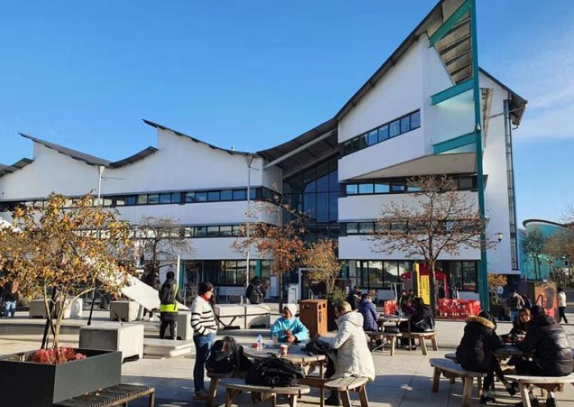 Twin Summer Centre — London Docklands (London, United Kingdom)